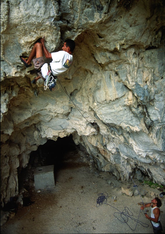 Mucho Pumpito (II 5.10b) Viñales Valley, Cuba - Climbing