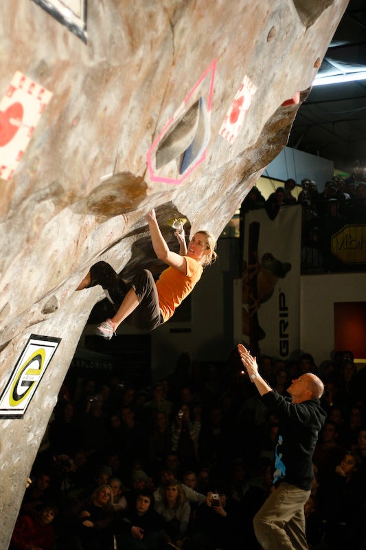 Dynamic Bouldering at ABS 10 - Climbing