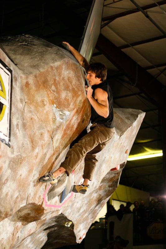 Dynamic Bouldering at ABS 10 - Climbing