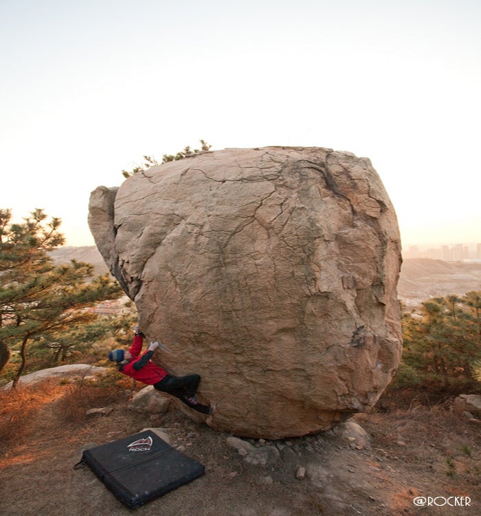 Bouldering in Qingdao, China - Climbing