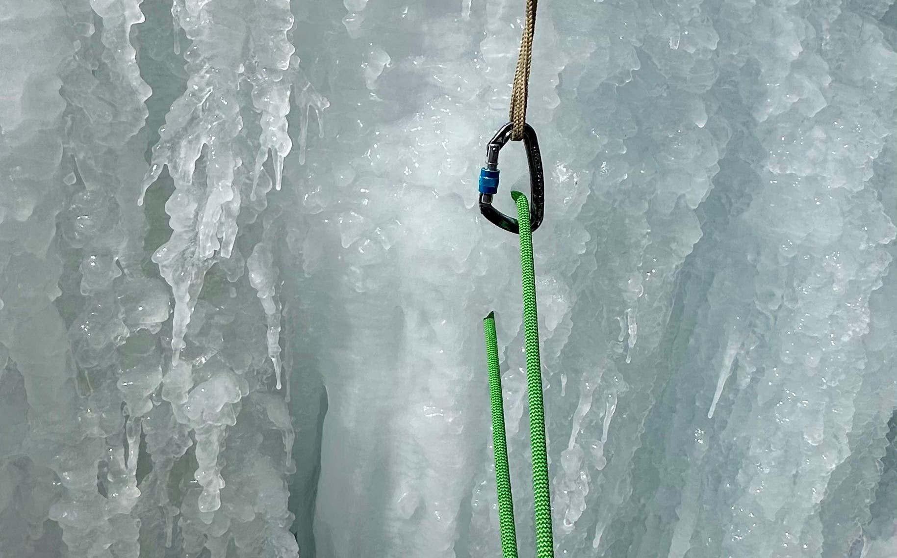 How to Build a V-thread Ice Anchor - Climbing