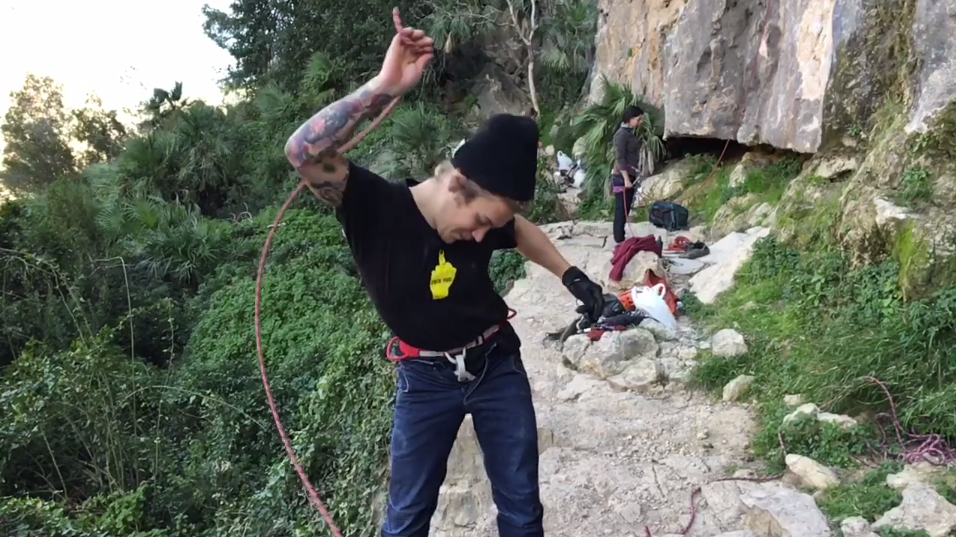 How to Tie a Figure Eight, Swedish Style - Climbing