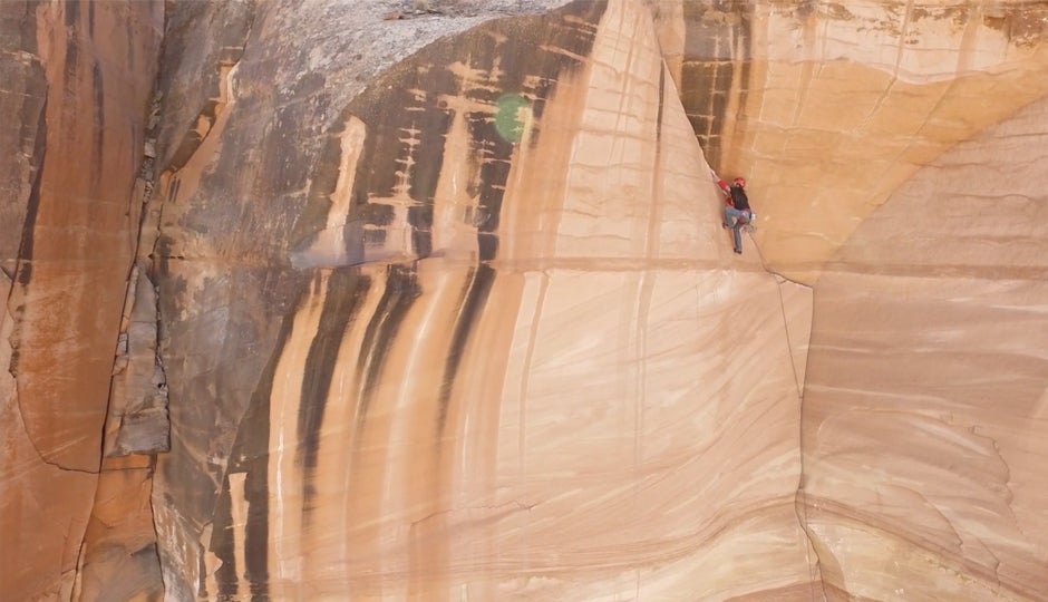 Devin Fin Climbs Indian Creek's Jupiter Crack (5.11) - Climbing
