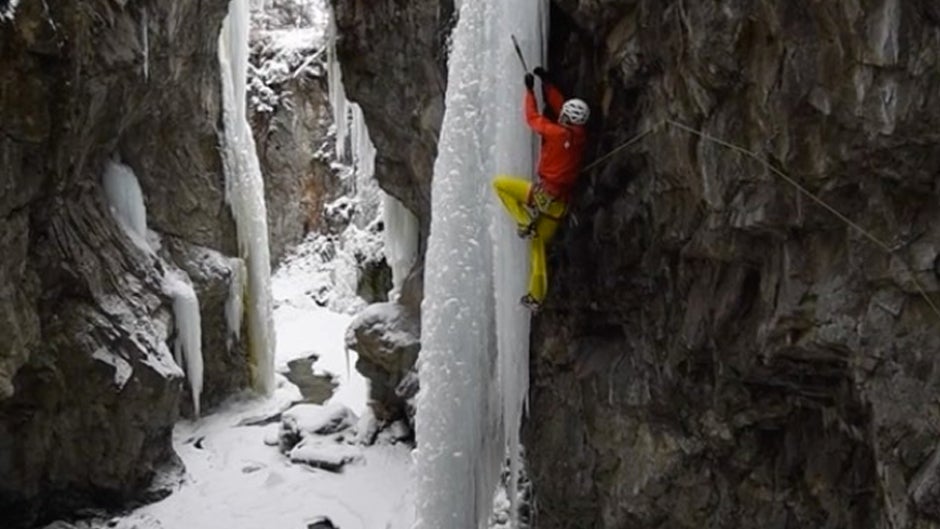 Video: Ice Climber Collapses Dagger