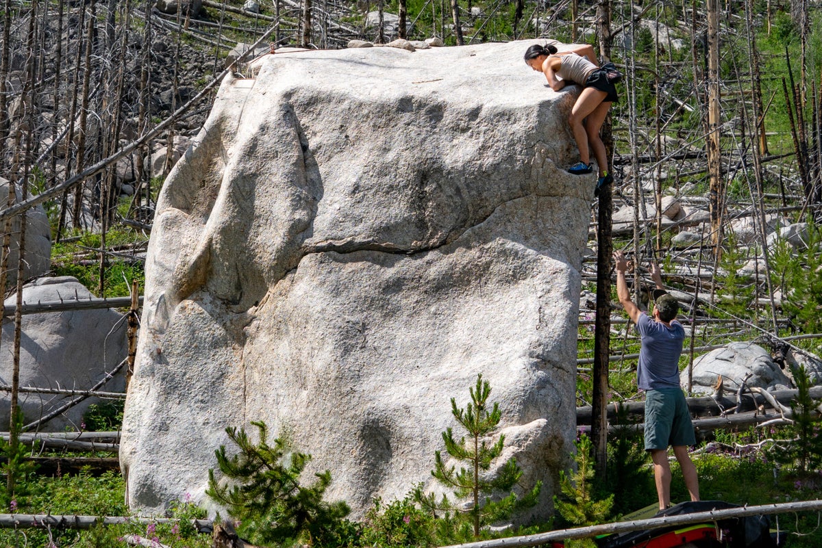 How to Maximize Safety While Bouldering