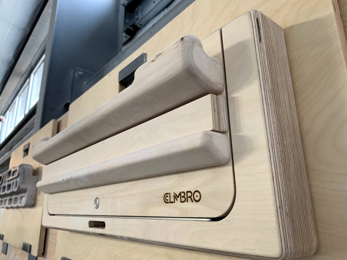 Field Tested: The Climbro "smart," force-sensing hangboard