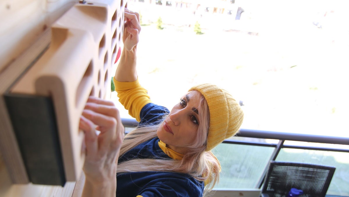Farnaz Esmaeilzadeh, Iranian Speed Climber, Beats The Odds - Climbing