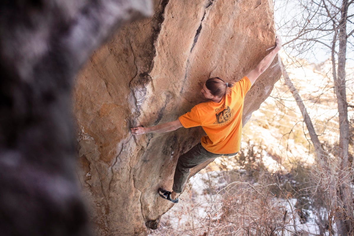 Watch Taylor McNeill Send Moonlight Sonata V16 - Climbing