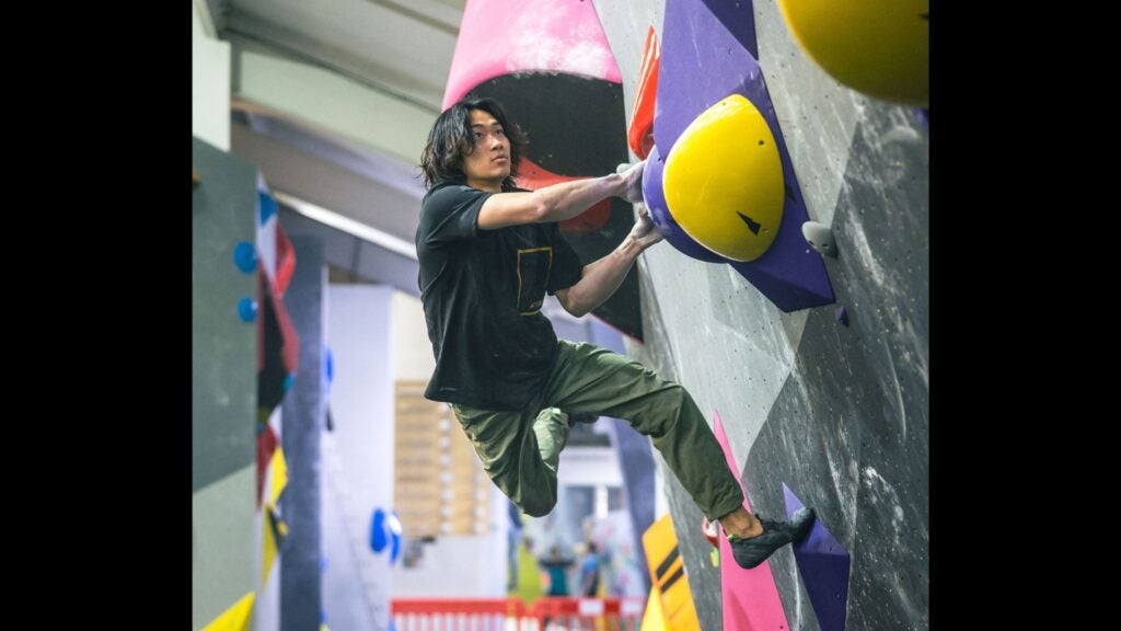 Want To Be a Better Rock Climber? Learn to Climb Dynamically. - Climbing